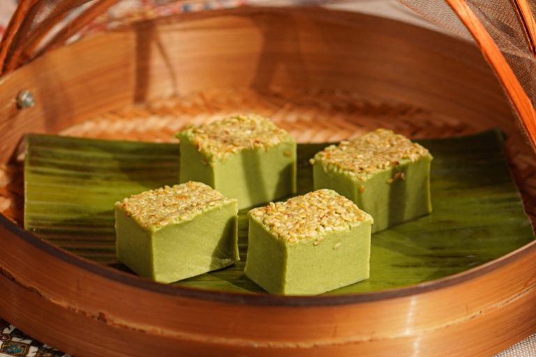 Know your grandfather's kuehs with Rempapa's assorted platters - SG ...