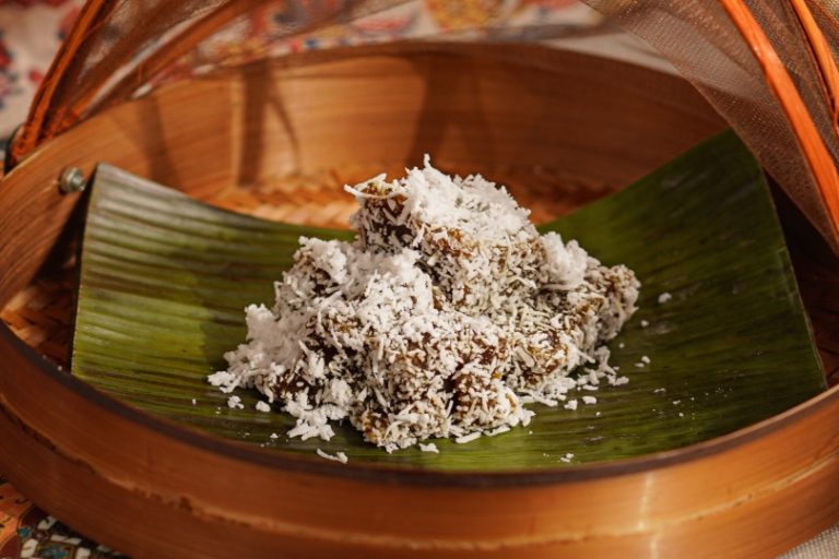 Know your grandfather's kuehs with Rempapa's assorted platters - SG ...