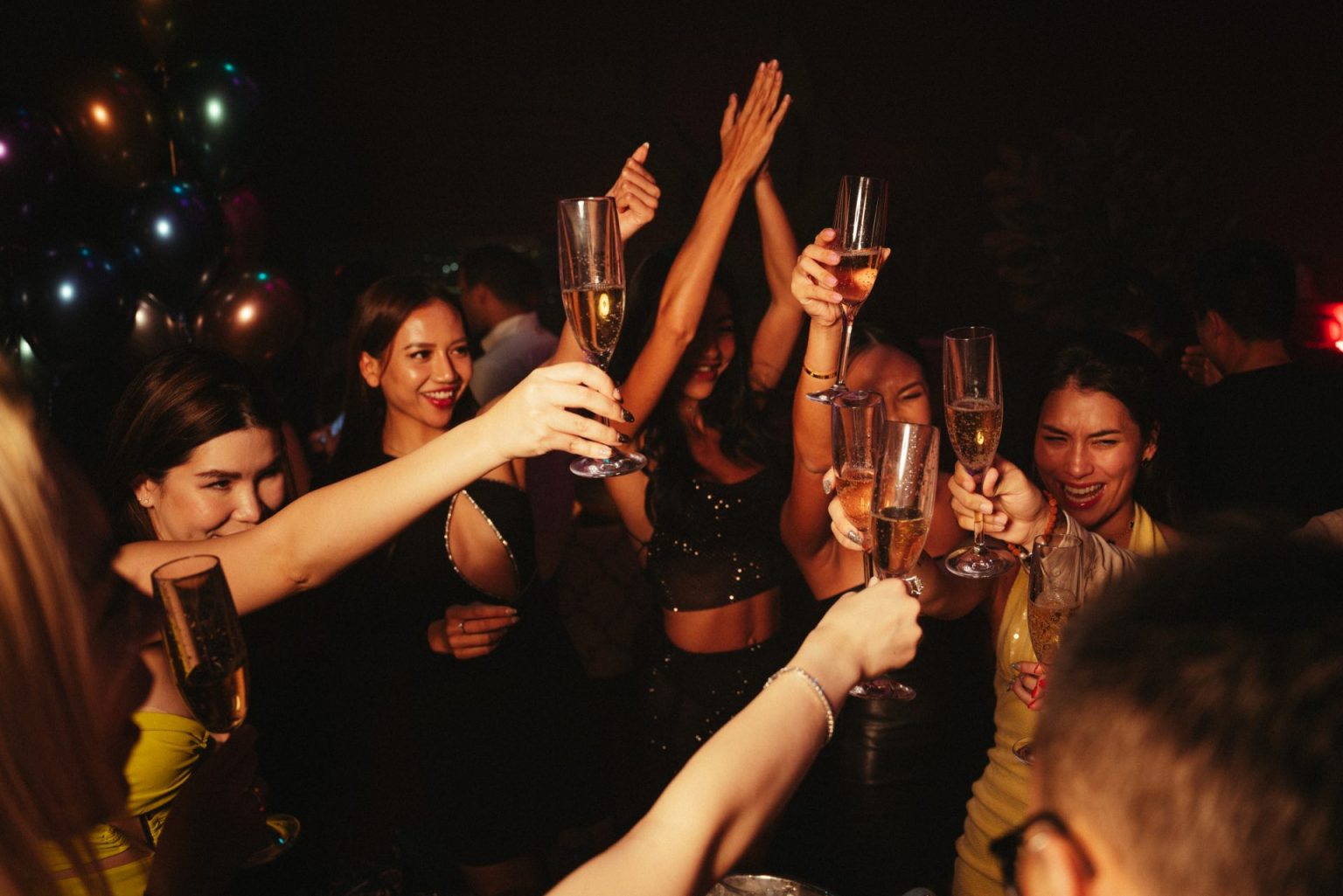 23 bars and drink spots to enjoy ladies' night in Singapore